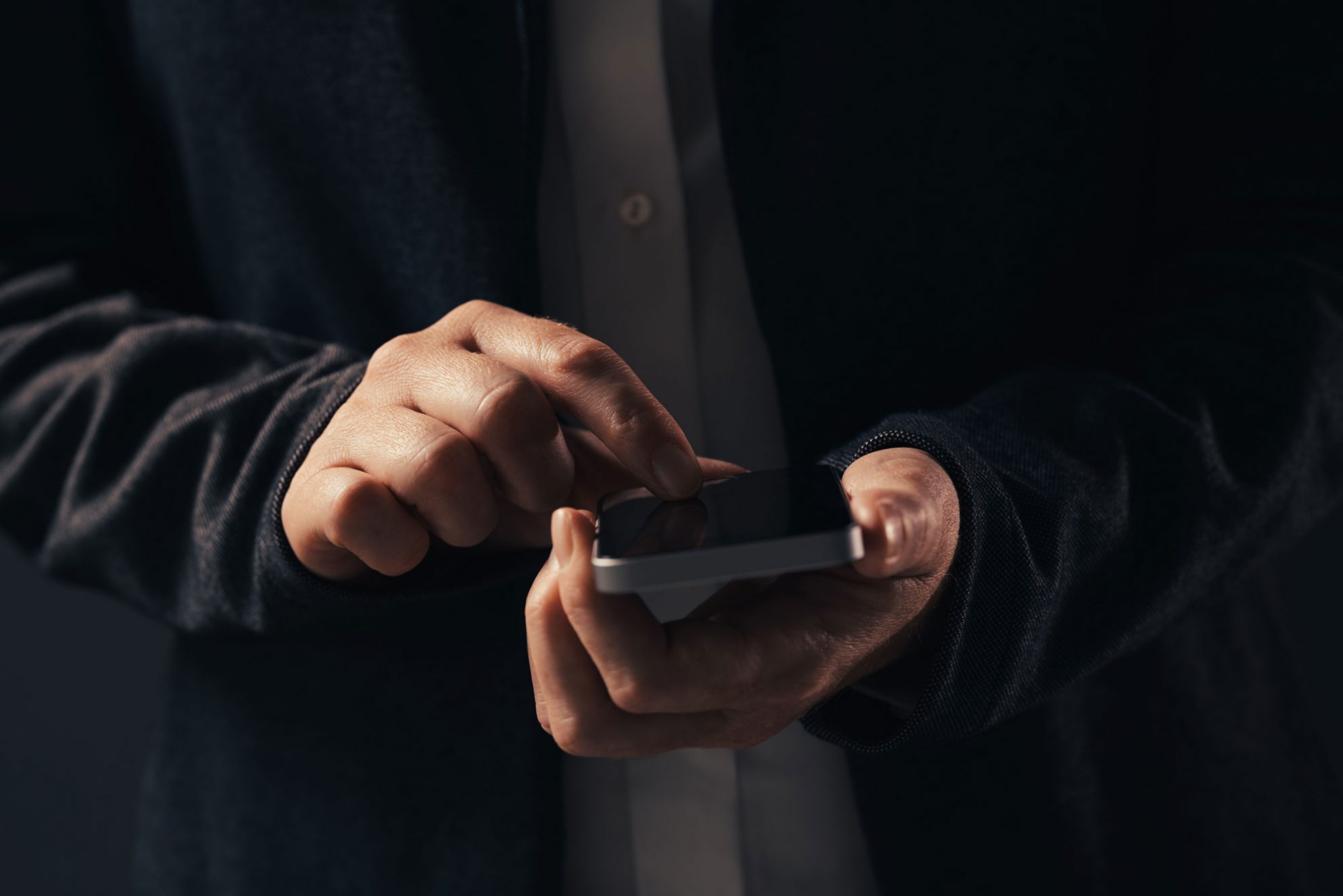 close-up-of-hands-using-smart-phone-V8HZNRW.jpg | Evans Media